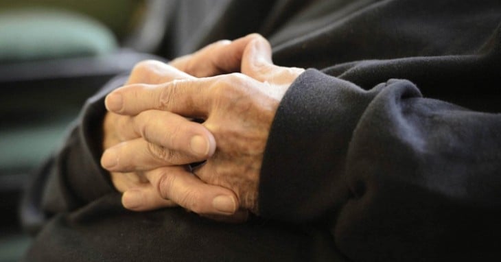 Las personas hacen el sin respeto con menos frecuencia