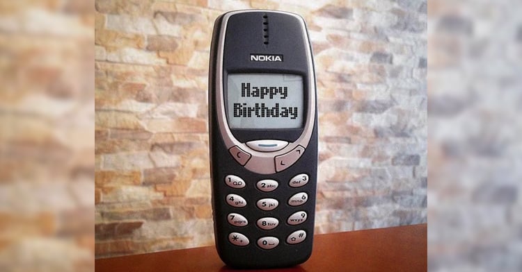 Descubrieron cómo destruir un Nokia con metal ardiendo