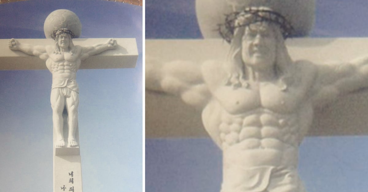 Sorprende imagen de un Jesús musculoso en la cruz