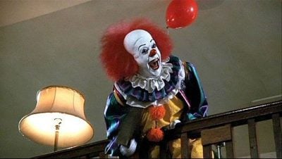 8 escenas de Pennywise que marcaron tu infancia