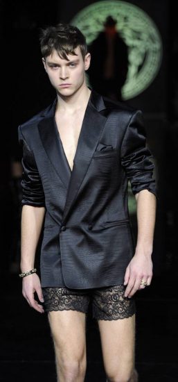 Existe algo más bajo de el RompHim, son los lacey shorts