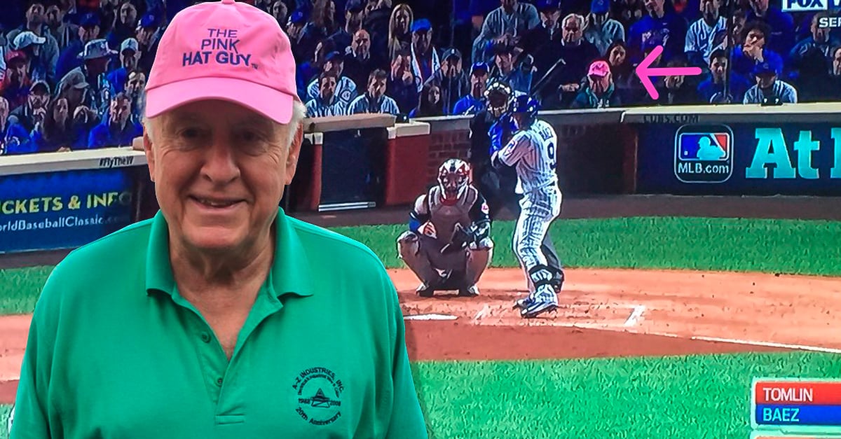 El Tipo de la Gorra Rosa, una celebridad del beisbol
