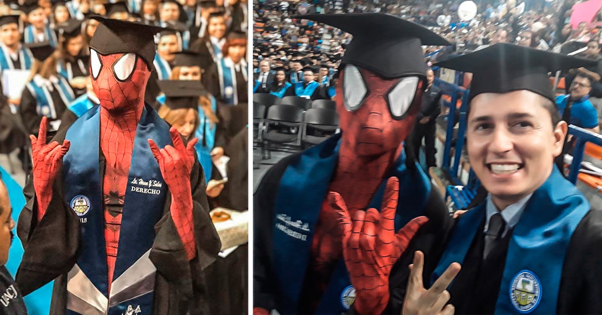 Alumno se gradúa vestido con disfraz de Spider Man.