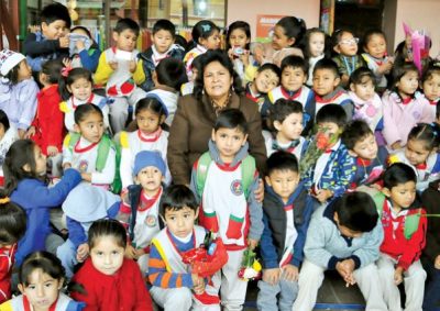 Kinder en México con 38 niños llamados Iker y Santiago
