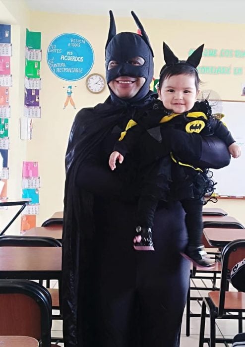 Profesor se disfraza de personajes para hacer más atractivas sus clases ... Profesor se disfraza de personajes para hacer más atractivas sus clases ...