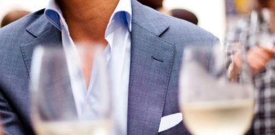 7 Consejo útiles para usar traje sin corbata