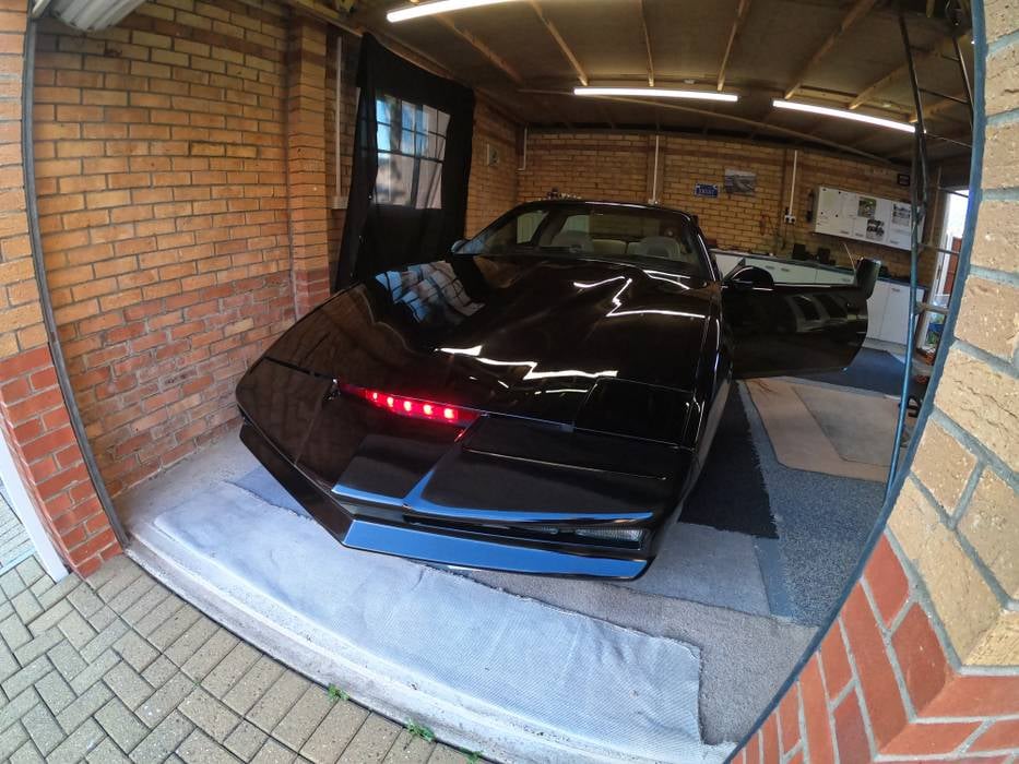 Construyó su propia réplica de KITT, el Auto Increíble