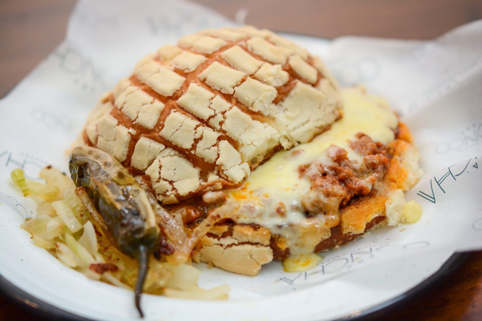 Nueva concha de pan dulce con relleno de choriqueso