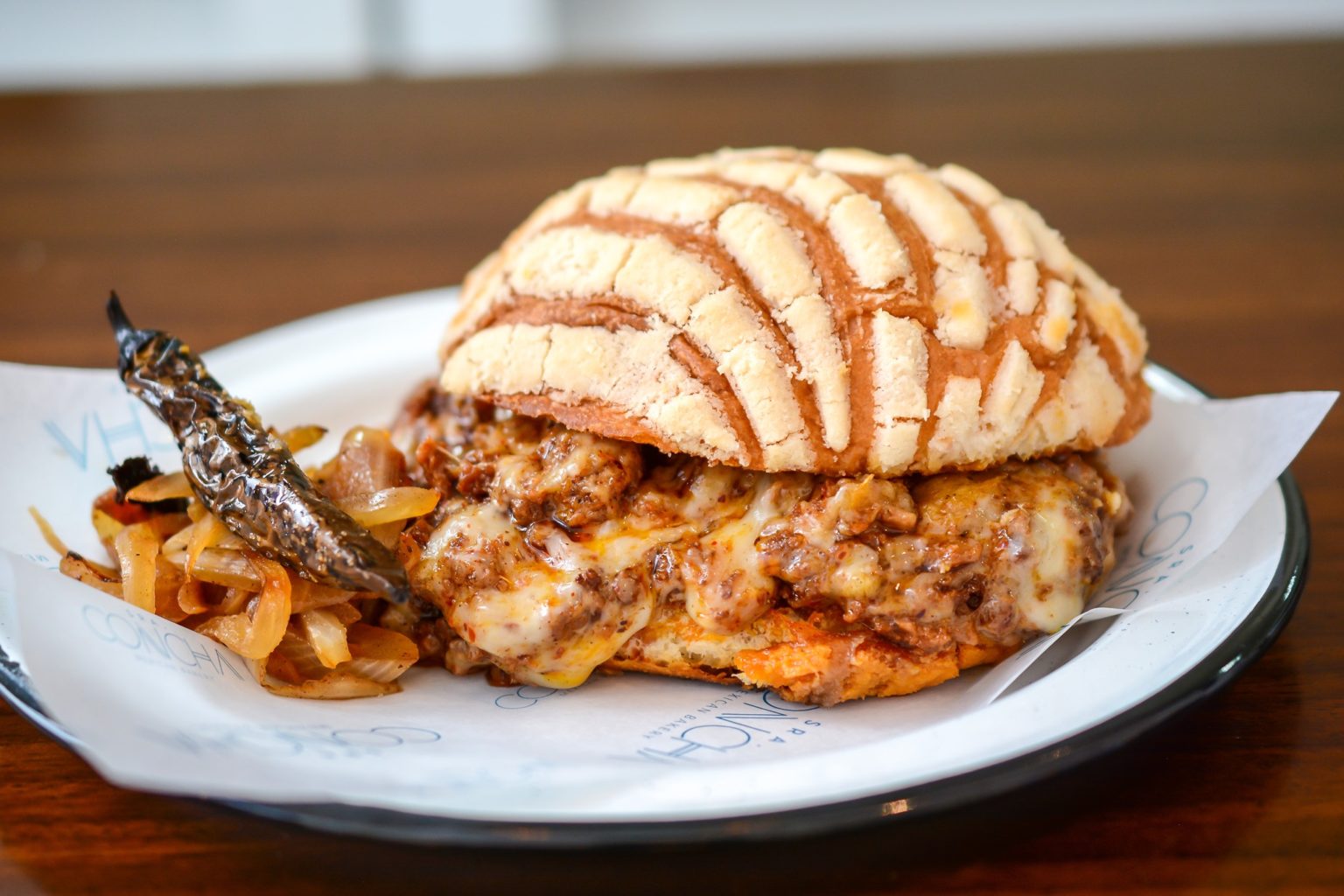 Nueva concha de pan dulce con relleno de choriqueso