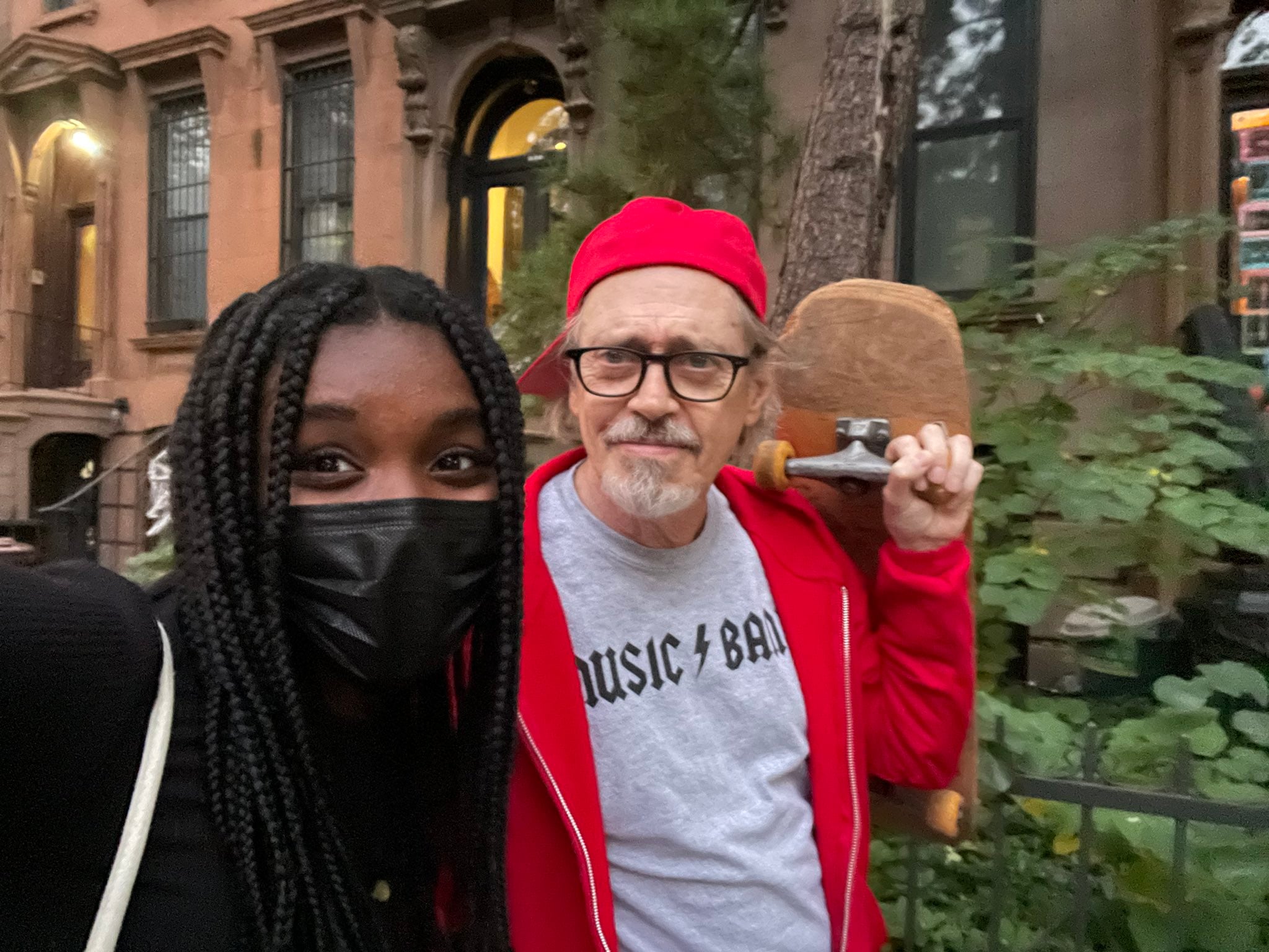 Steve Buscemi se disfrazó de su propio meme para este Halloween