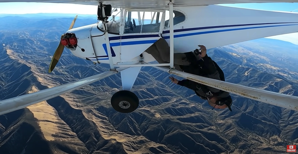 Trevor Jacob saltó de su avión por supuestas fallas en el motor