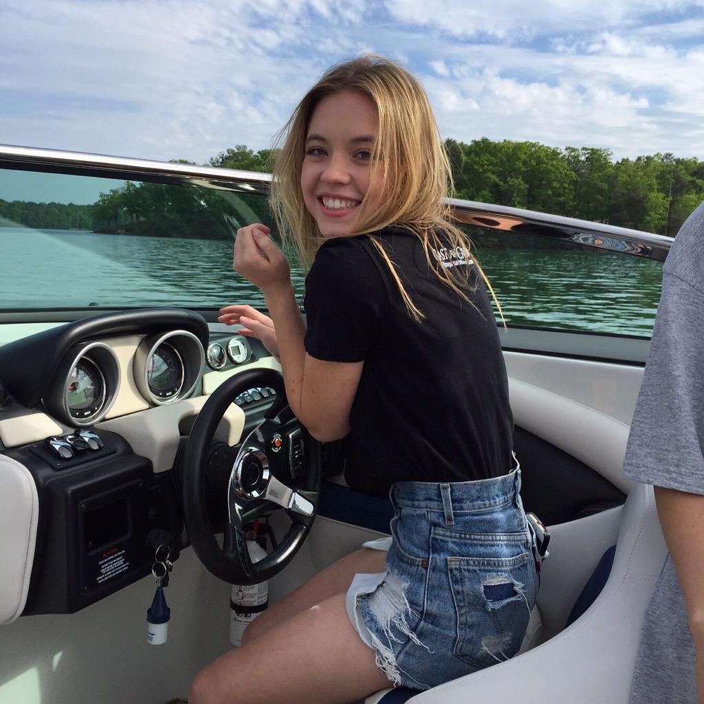 Sydney Sweeney es su propio mecánico; transformó una Ford Bronco