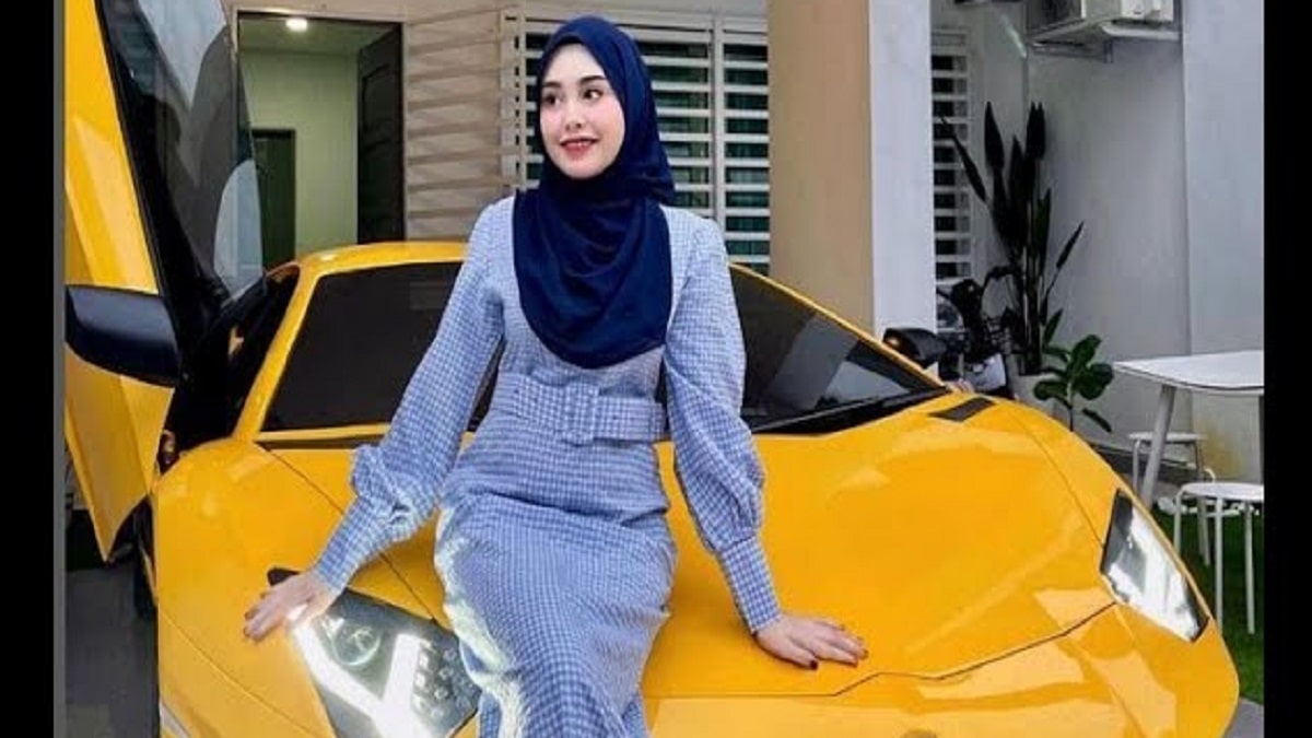 Le regaló un Lamborghini a su esposo por cuidarla en el embarazo