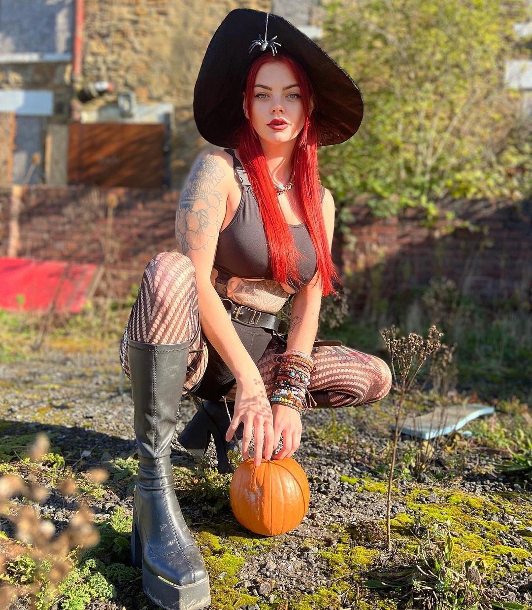 Gana 124 mil USD en OnlyFans y busca ayudar a familias pobres