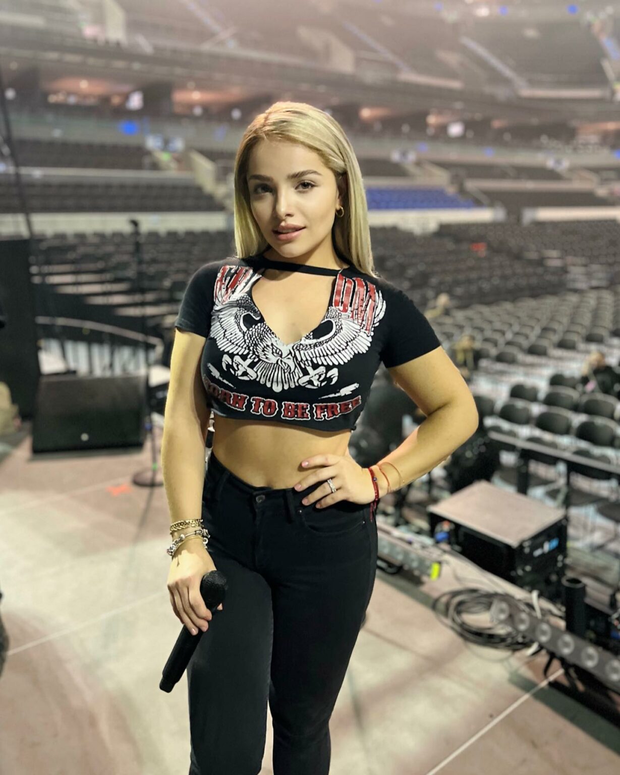 Sandra Itzel vocalista de la Sonora Dinamita cautivando en redes