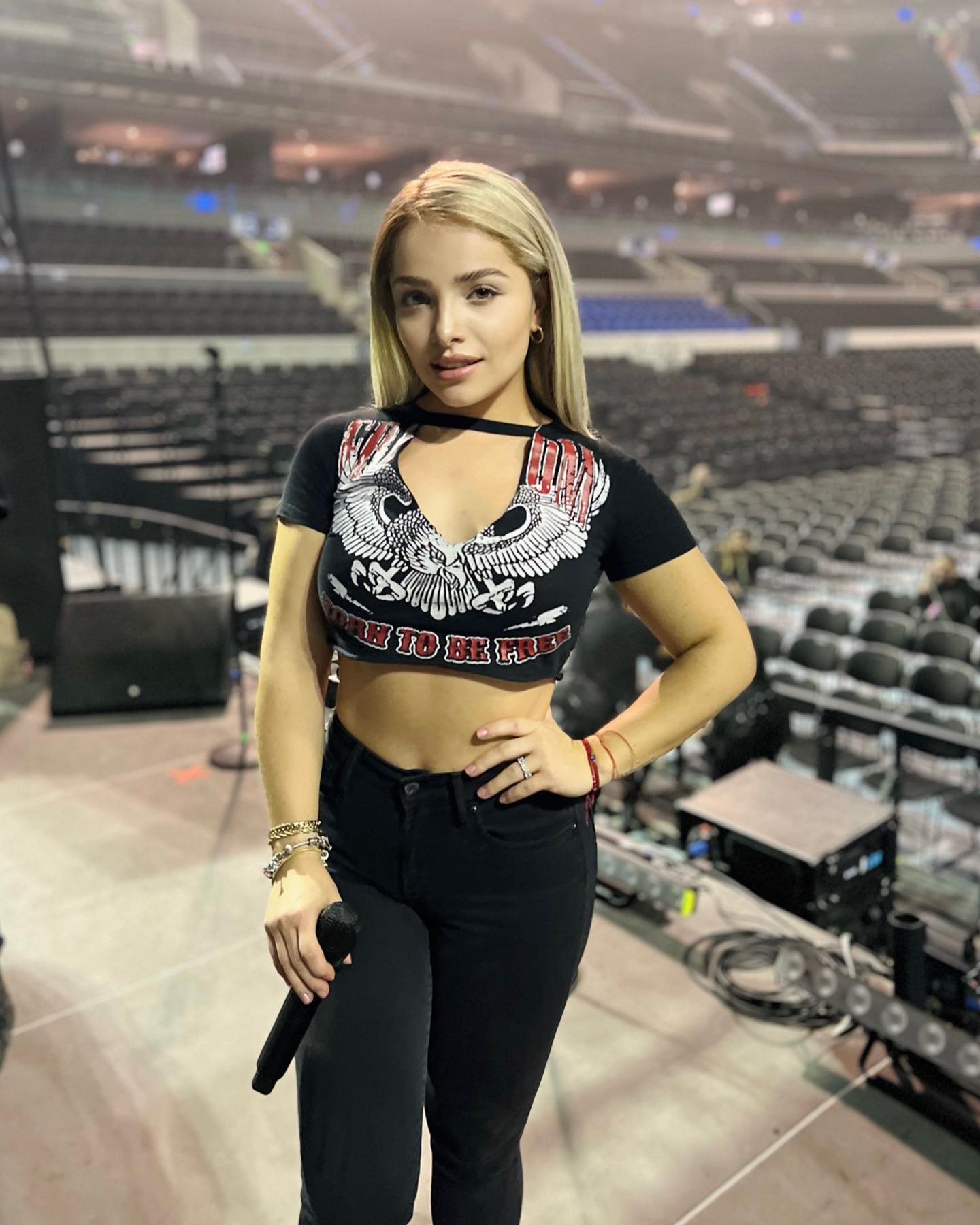 Sandra Itzel vocalista de la Sonora Dinamita cautivando en redes