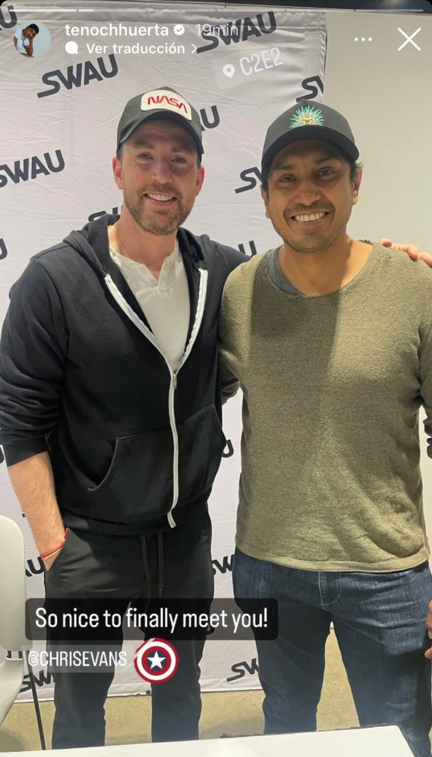 Tenoch Huerta y Chris Evans se conocen en convención de cómics