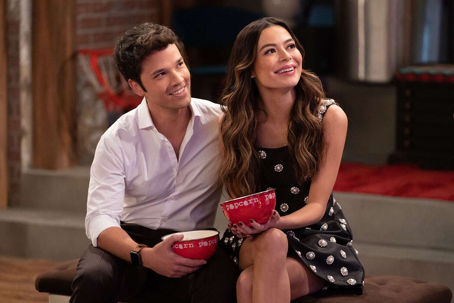 Después de 15 años Carly y Freddie de iCarly están juntos